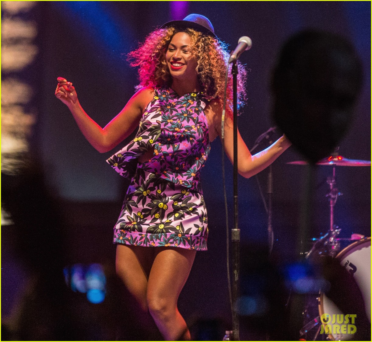 Solange Knowles And Beyonce Knowles Singing Together