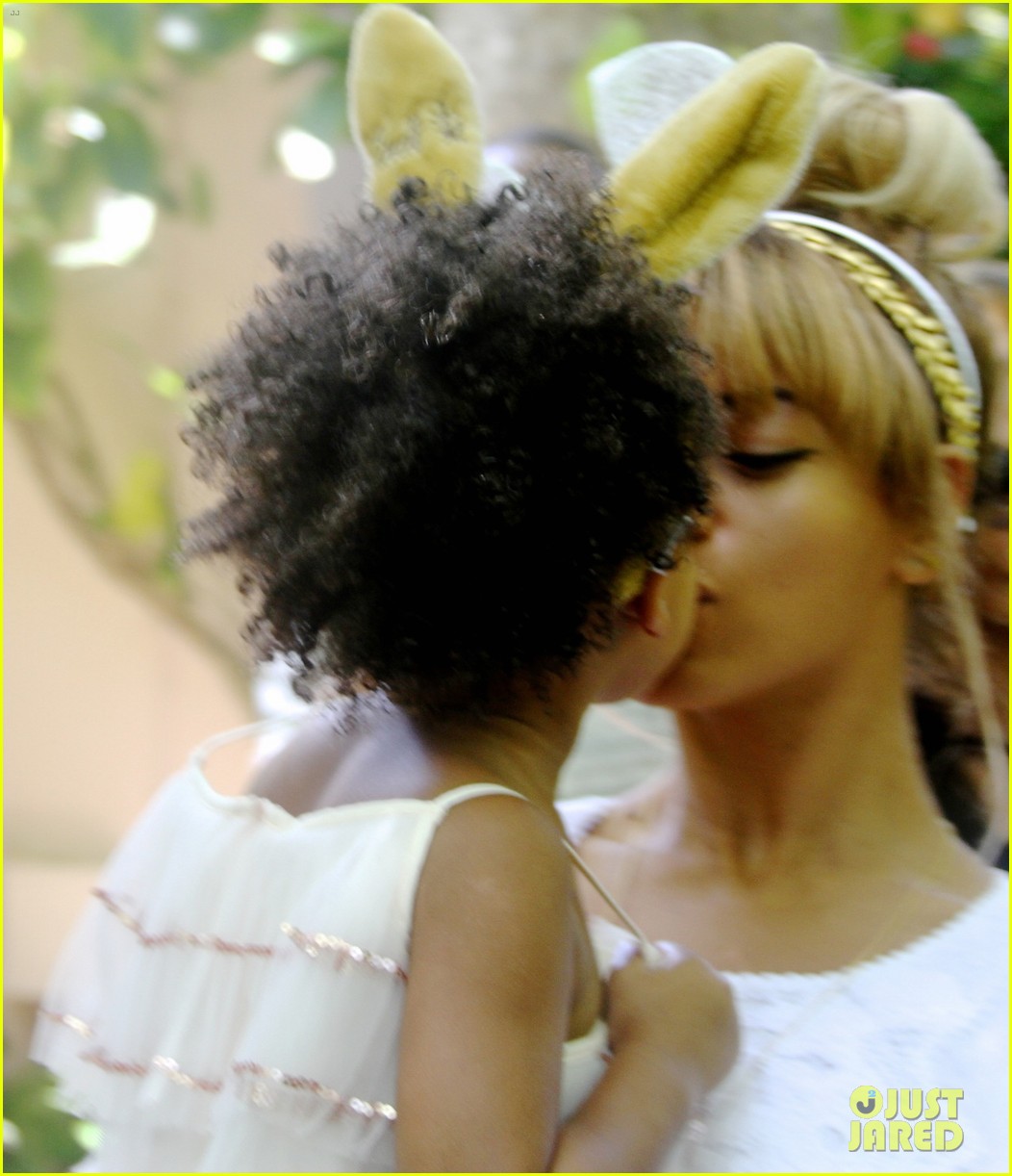 Beyonce & Blue Ivy Meet the Easter Bunny in Adorable New Pics!: Photo ...