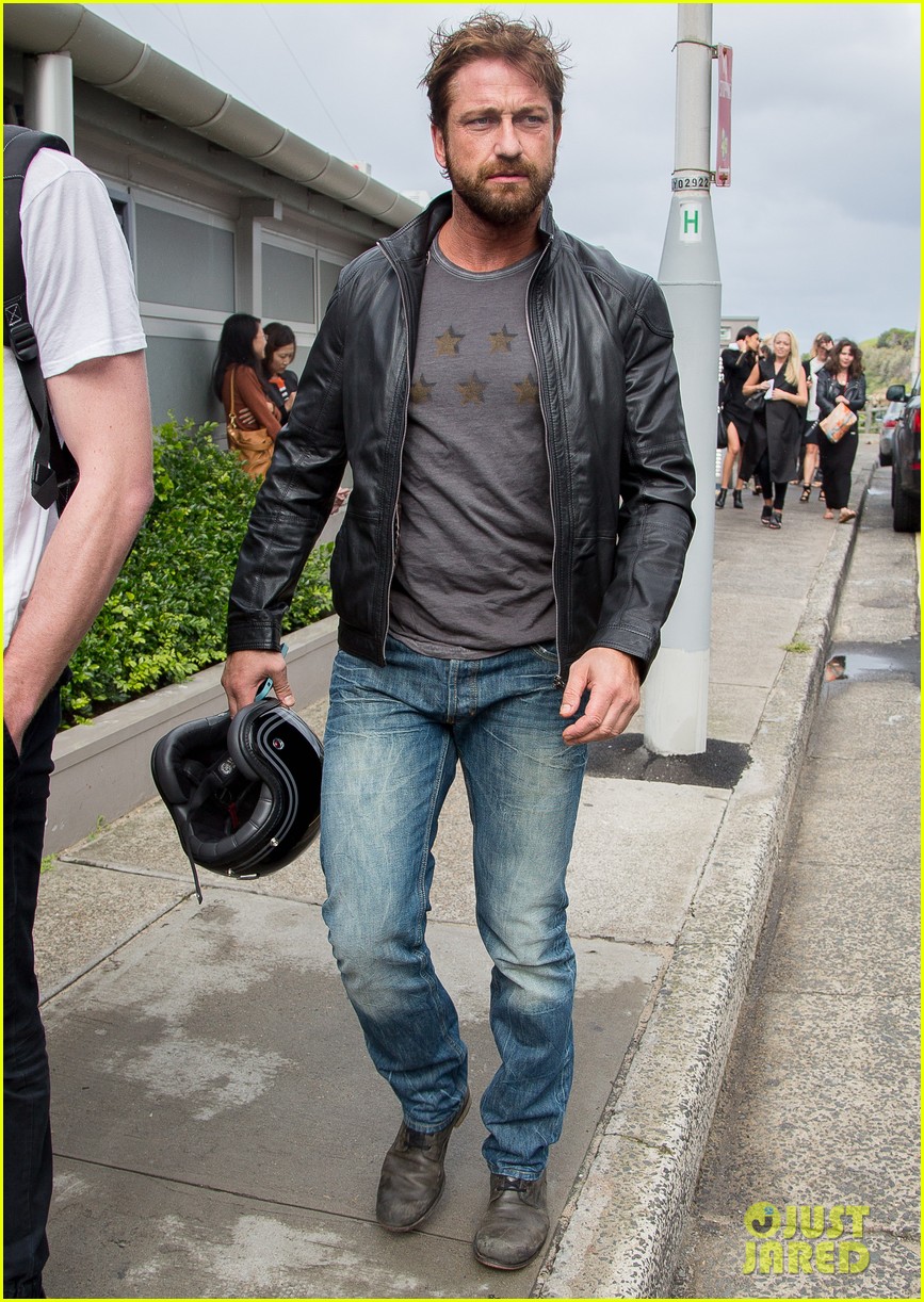 Gerard Butler's Smile is Irresistible at the Ellery Fashion Show: Photo ...