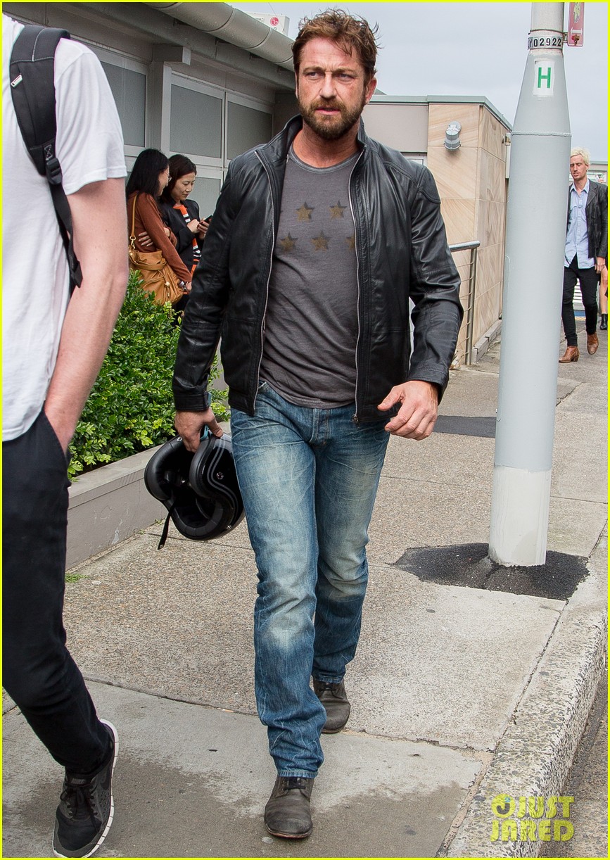 Gerard Butler's Smile is Irresistible at the Ellery Fashion Show: Photo ...