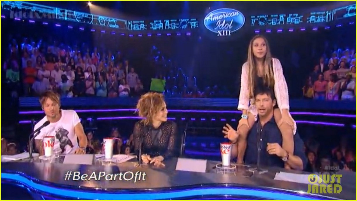 Harry Connick, Jr. Gives Random Girl a Shoulder Ride on 'American Idol ...