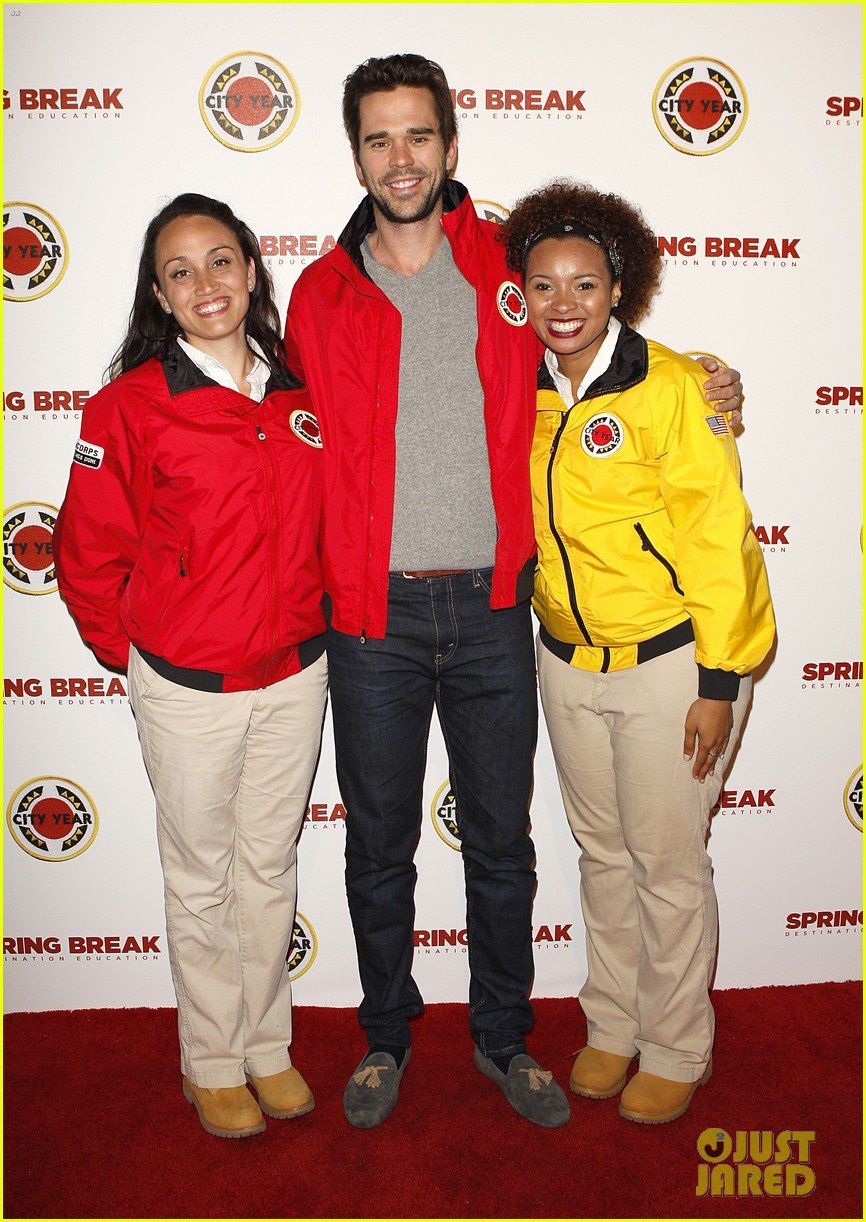 David Walton & Minnie Driver Are All 'About a Boy' at City Year Los ...