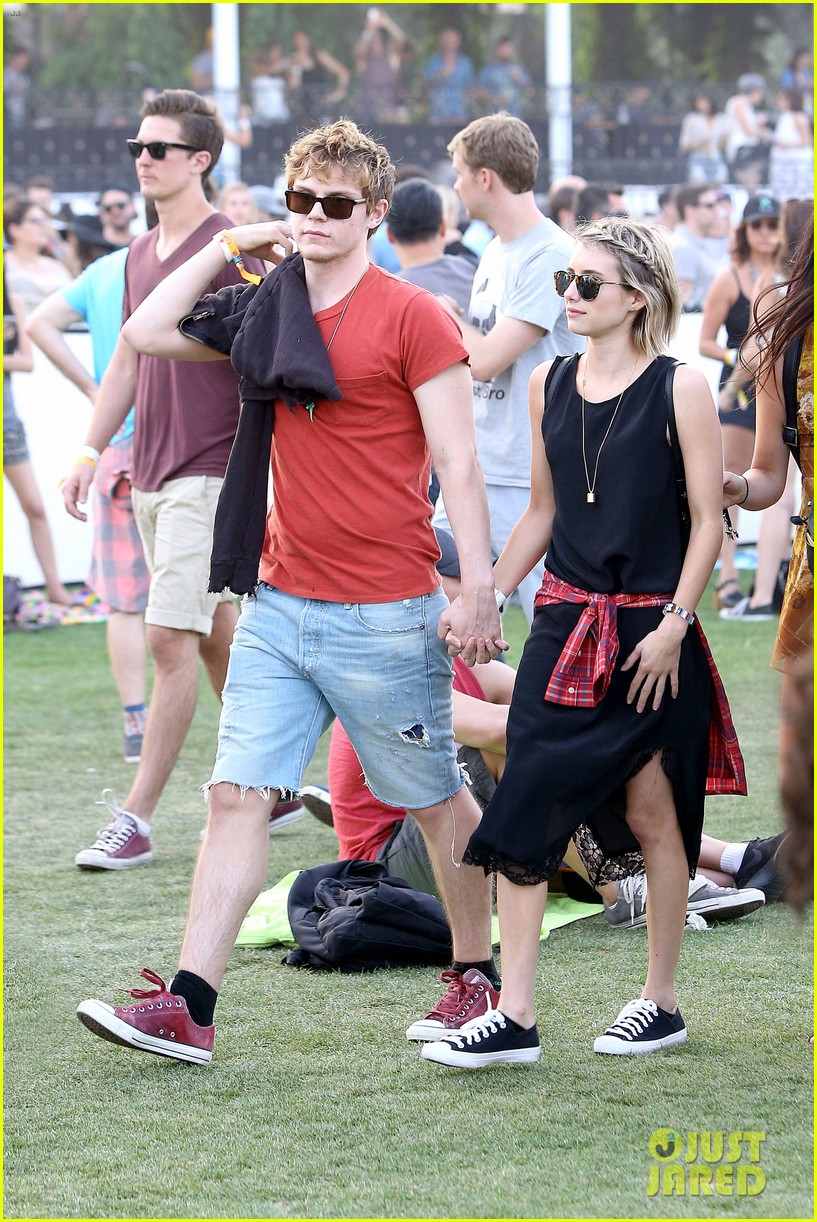 Emma Roberts & Evan Peters Are Inseparable at Coachella 2014: Photo ...
