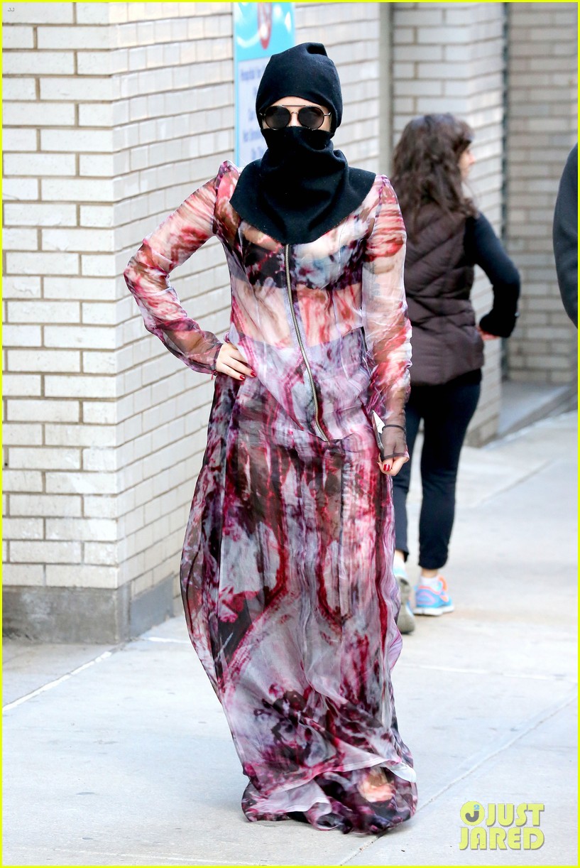 Lady Gaga Covers Her Face in a Burqa After Hospital Visit: Photo ...