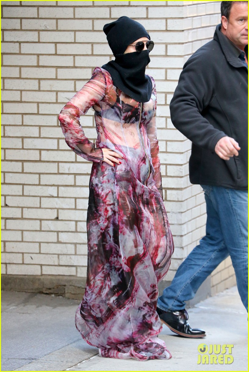 Lady Gaga Covers Her Face in a Burqa After Hospital Visit: Photo ...
