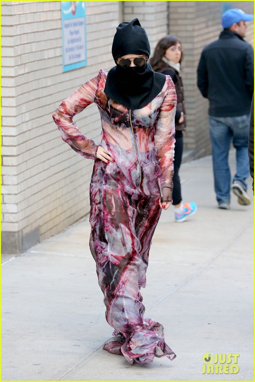 Lady Gaga Covers Her Face in a Burqa After Hospital Visit: Photo ...
