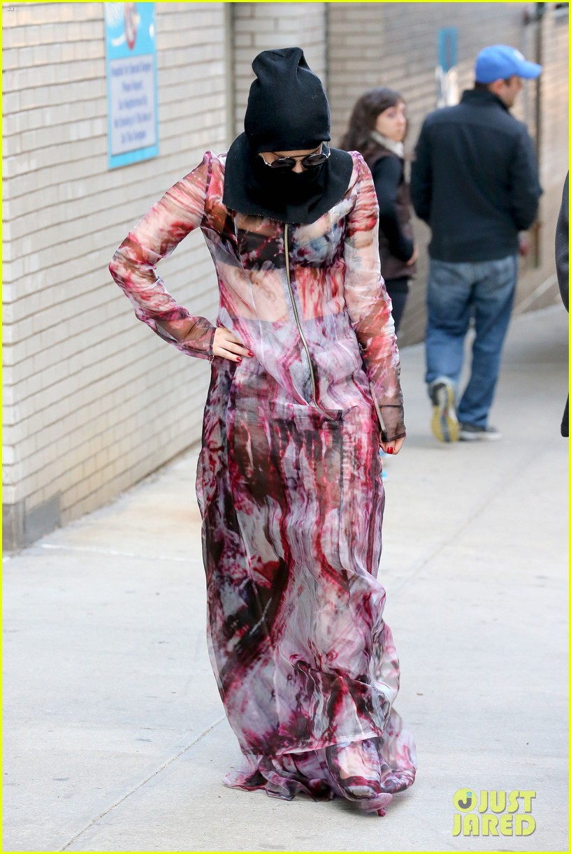 Lady Gaga Covers Her Face in a Burqa After Hospital Visit: Photo ...