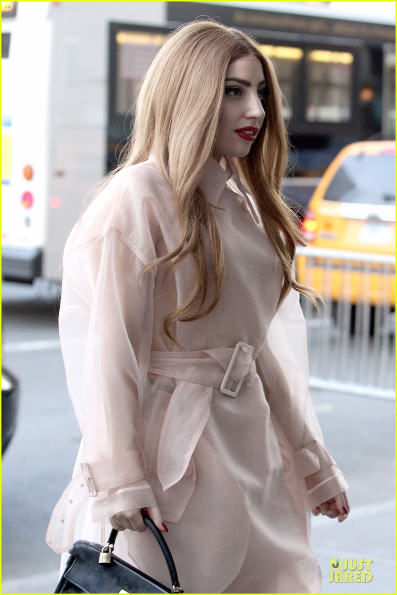 Lady Gaga Takes Fun Selfie with Bill Murray on 'Letterman' - Watch Now ...