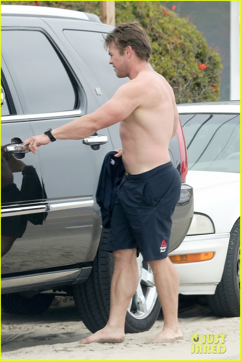 Photo: luke hemsworth shirtless at the beach 20 | Photo 3094283 | Just ...