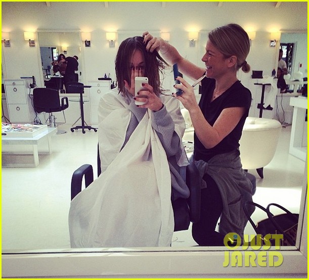 Kaley Cuoco Cuts Her Hair Short, Debuts Blonder Bob Hairdo!: Photo ...
