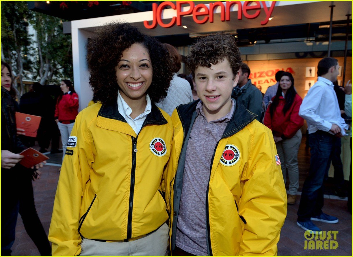 Katie Lowes & Julie Bowen: City Year Los Angeles Ladies!: Photo 3095628 ...