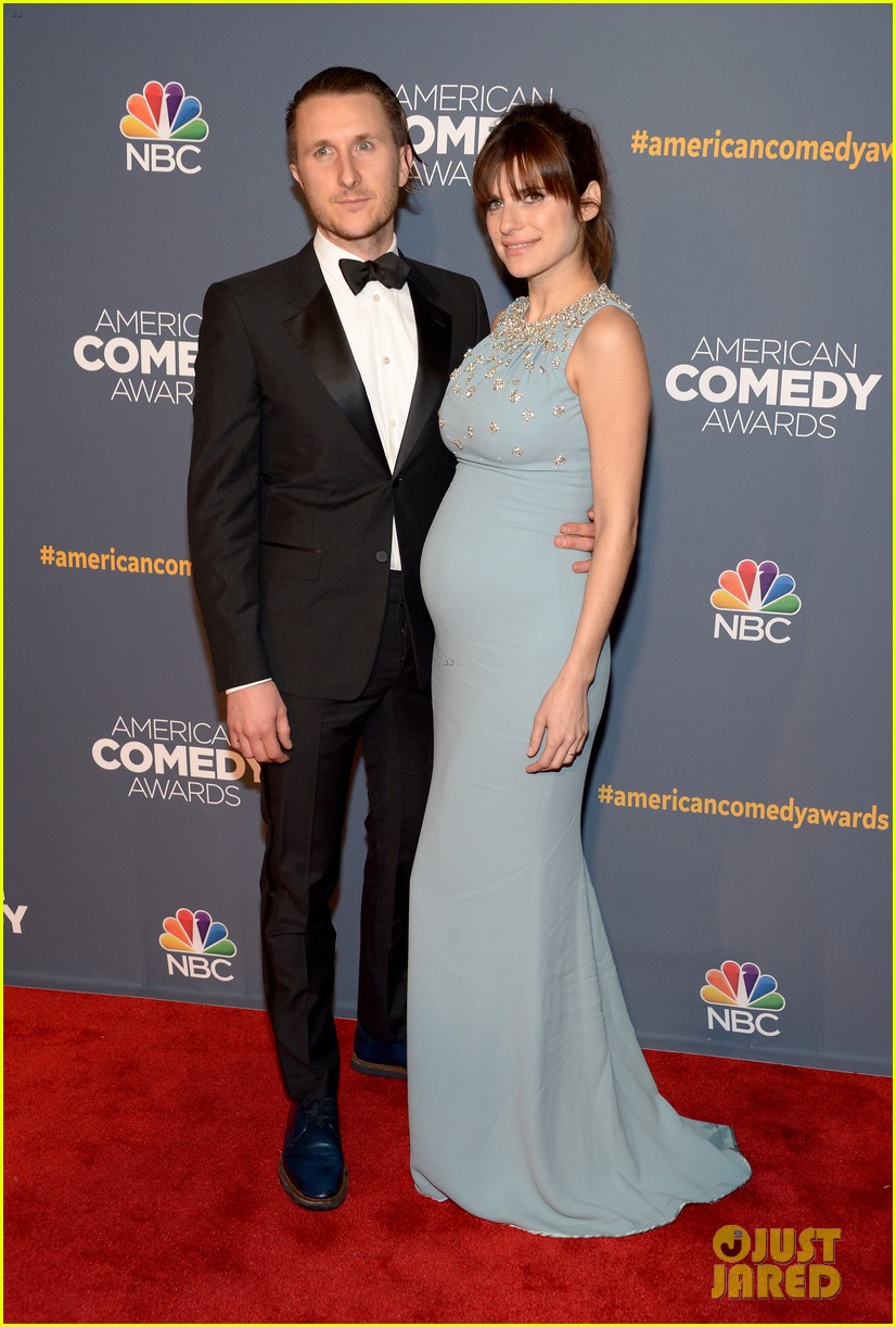 Pregnant Lake Bell Lets Out Her Baby Bump at American Comedy Awards ...