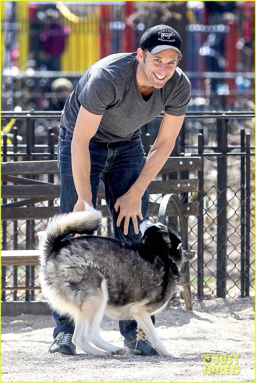 Josh Lucas & Jessica Ciencin Henriquez Look Very Lovey Dovey Despite ...