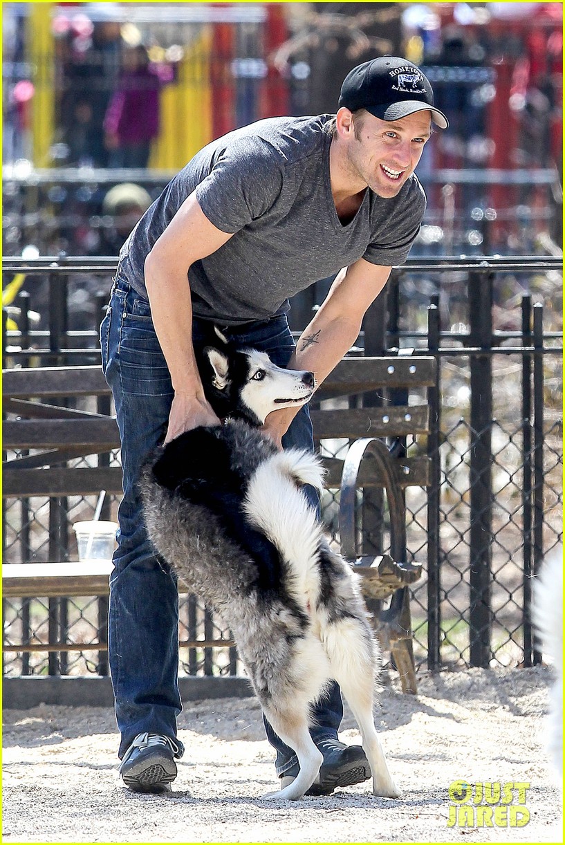 Josh Lucas & Jessica Ciencin Henriquez Look Very Lovey Dovey Despite ...