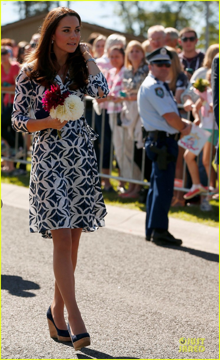 Kate Middleton & Prince William Help Plant a Tree in Australia!: Photo ...