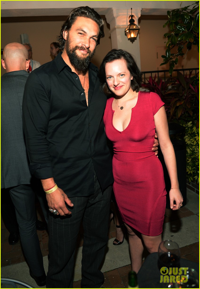 Jason Momoa Proves He Is the Master at Posing for Fan Photos!: Photo ...