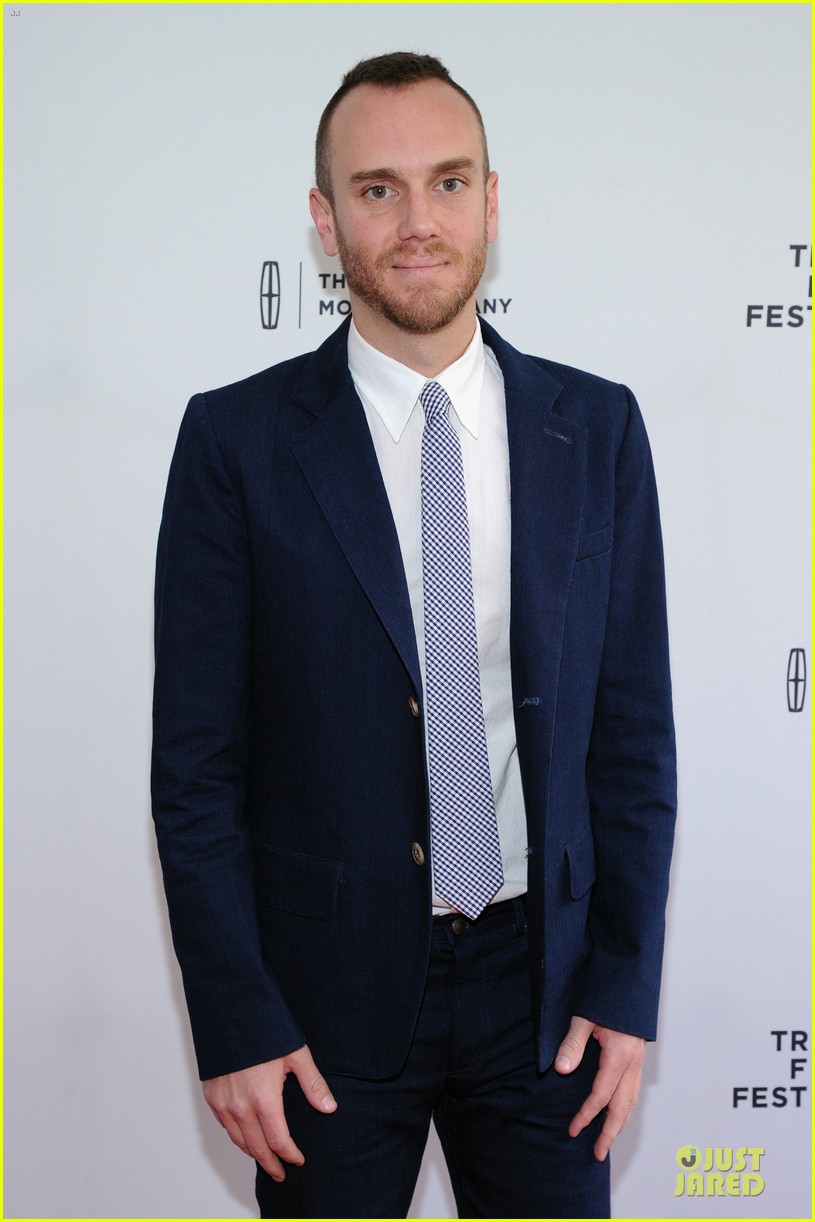 Elisabeth Moss Takes the Plunge For 'The One I Love'!: Photo 3099410 ...