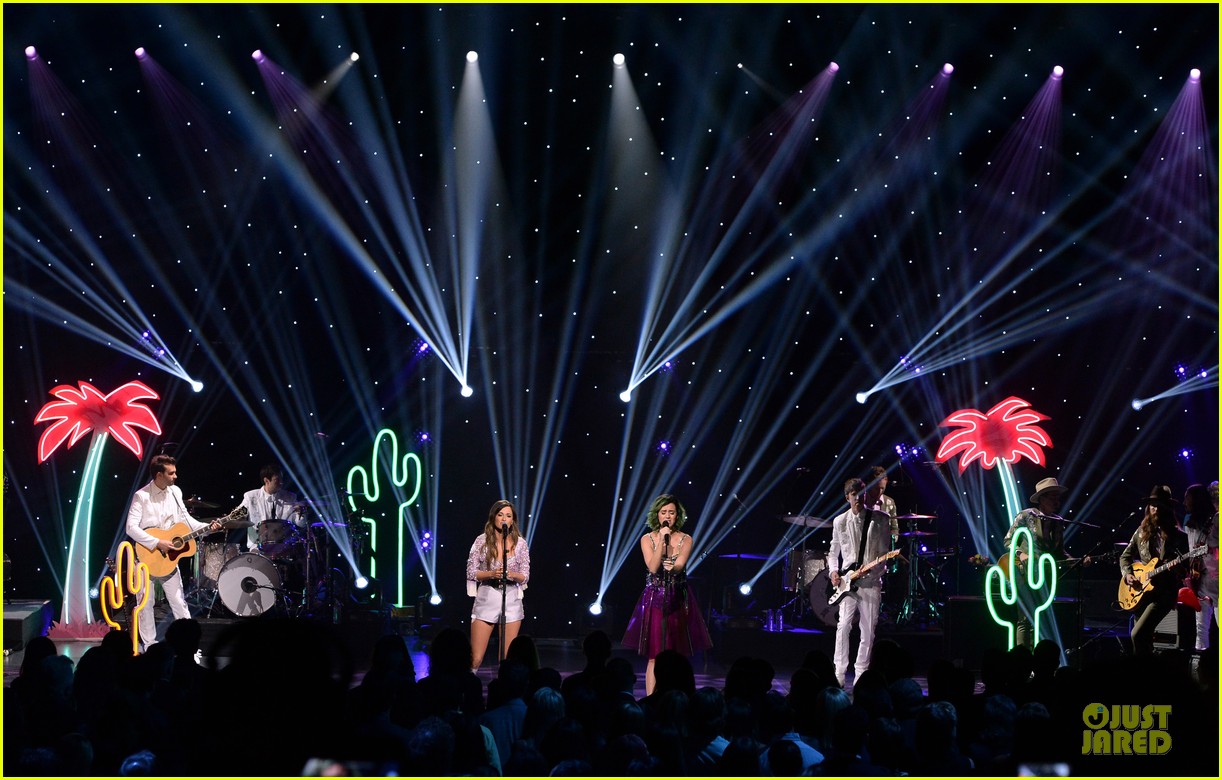 Katy Perry & Kacey Musgraves Are a Beautiful Performing Duo at CMT ...