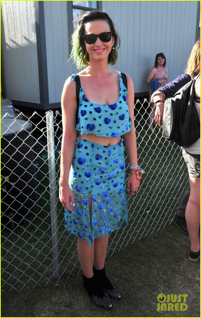 Katy Perry Gets Flowers from Singer Blood Orange at Coachella!: Photo ...