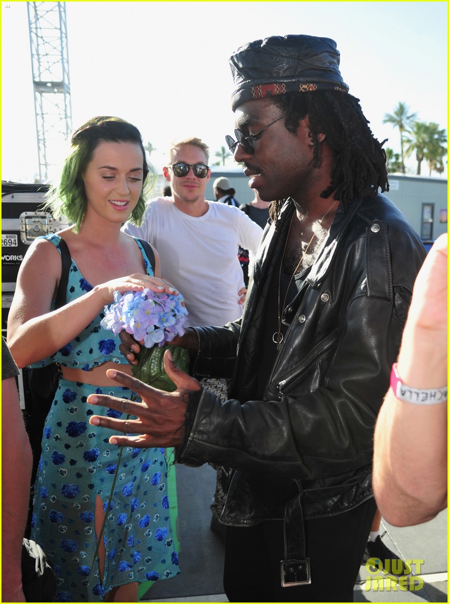 Katy Perry Gets Flowers from Singer Blood Orange at Coachella!: Photo ...