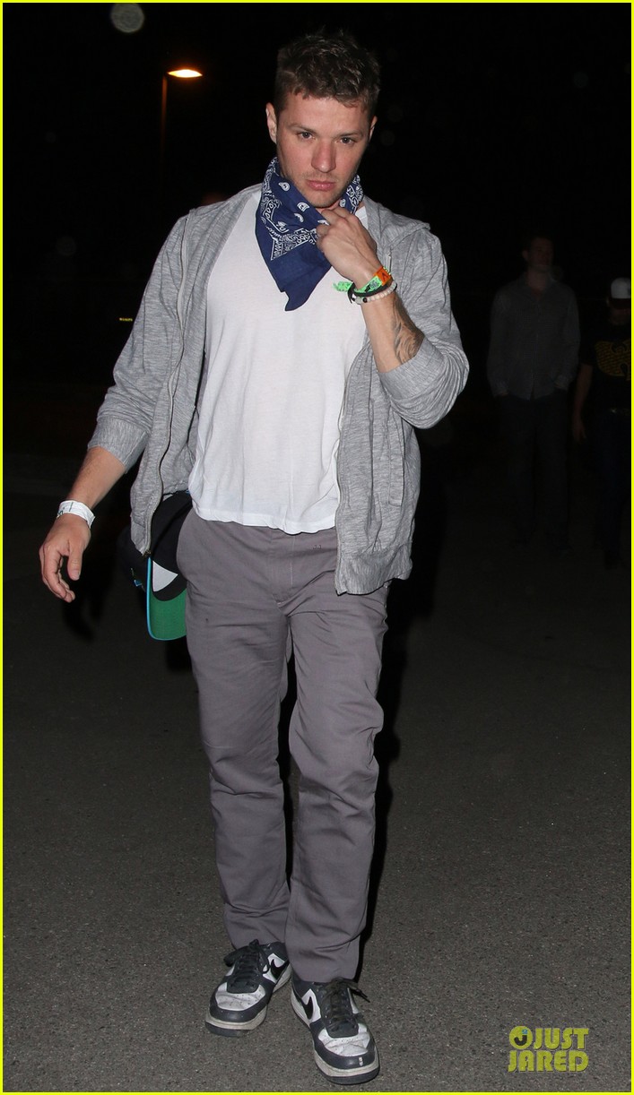 Ryan Phillippe Serves Us with a Gun Show at Coachella!: Photo 3092467 ...