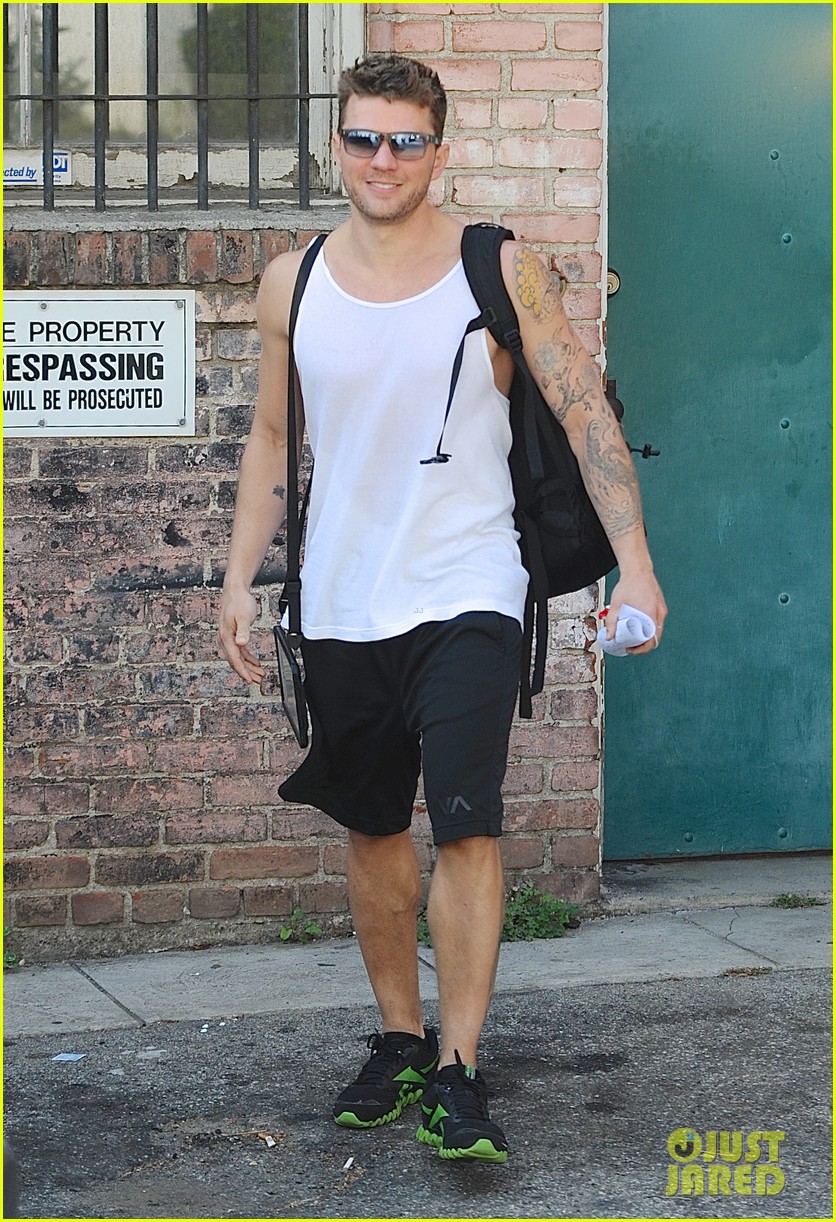 Ryan Phillippe Puts His Tattooed Biceps on Display After His Workout ...