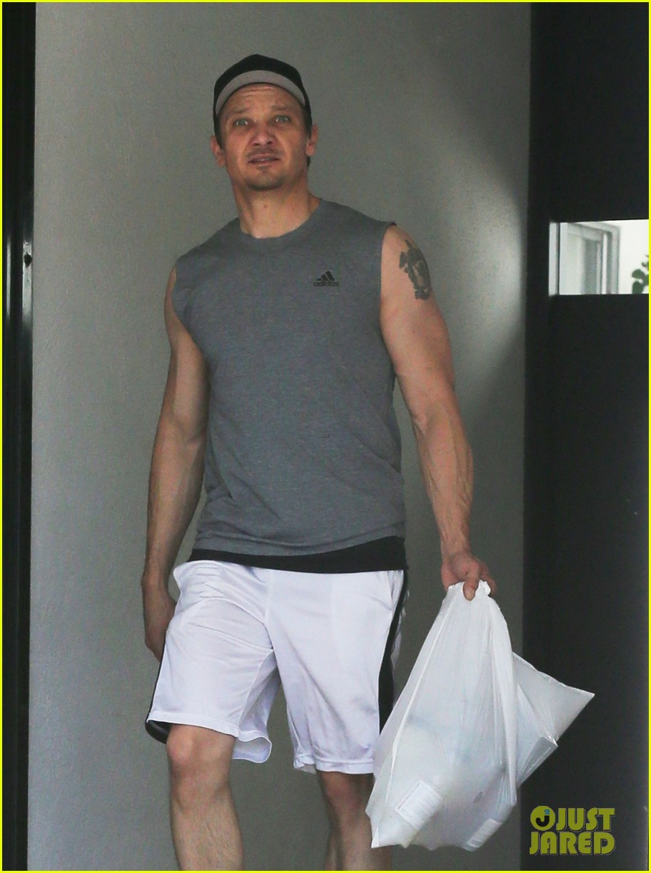 Jeremy Renner Has Bulging Biceps After Superhero Workout: Photo 3088250 ...