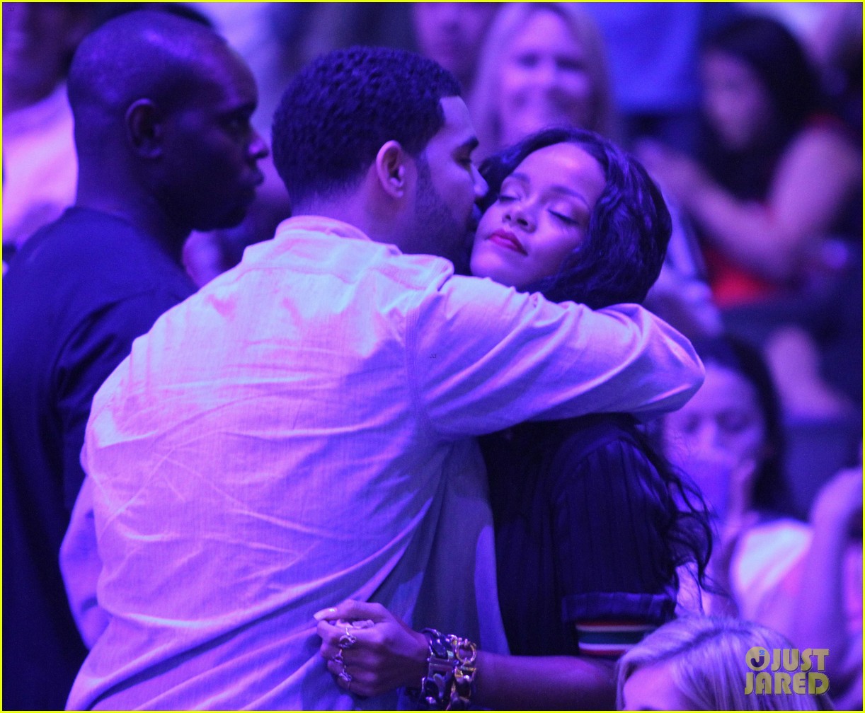 Rihanna & Drake Hug & Kiss at Clippers Game But Sit Separately: Photo ...