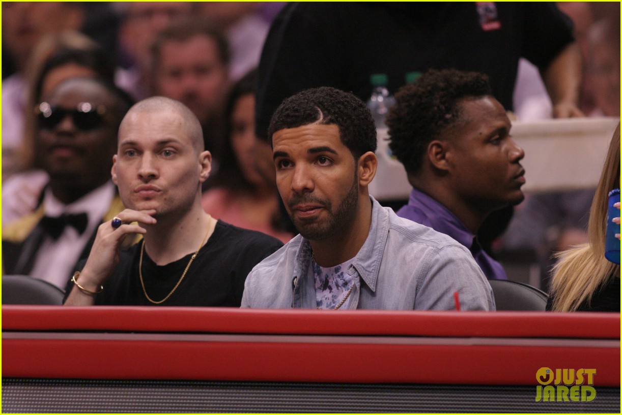Rihanna & Drake Hug & Kiss at Clippers Game But Sit Separately: Photo ...