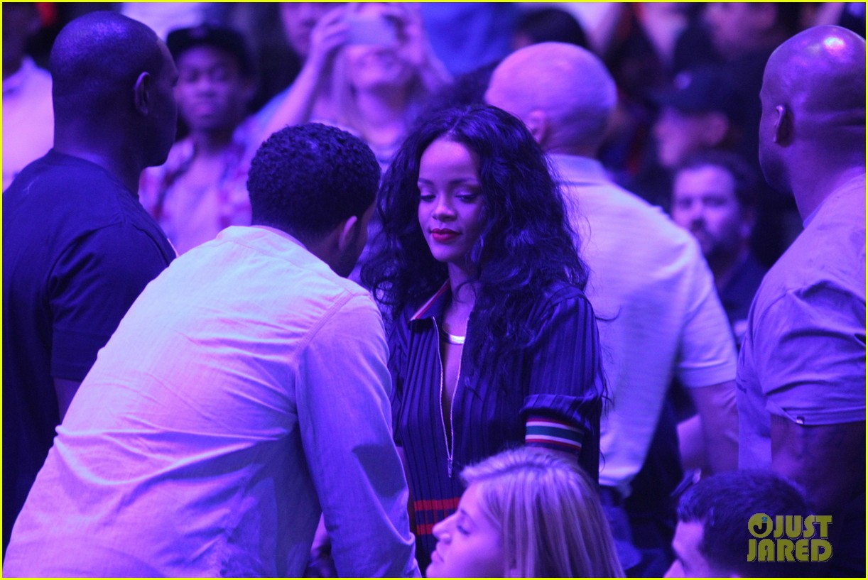 Rihanna & Drake Hug & Kiss at Clippers Game But Sit Separately: Photo ...