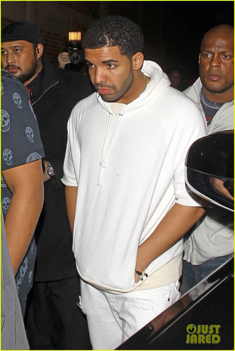 Rihanna Shows Off Toned Stomach for Night Out with Drake at SupperClub ...