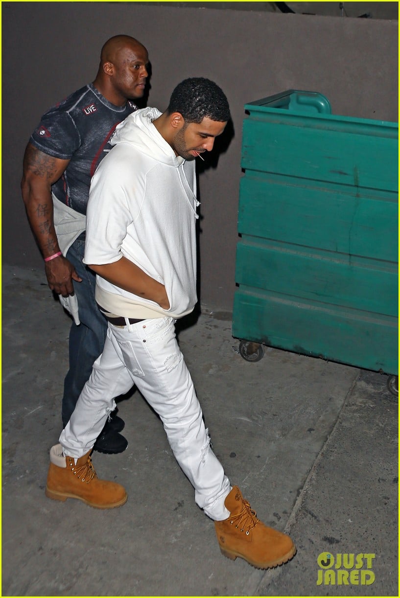 Rihanna Shows Off Toned Stomach for Night Out with Drake at SupperClub ...