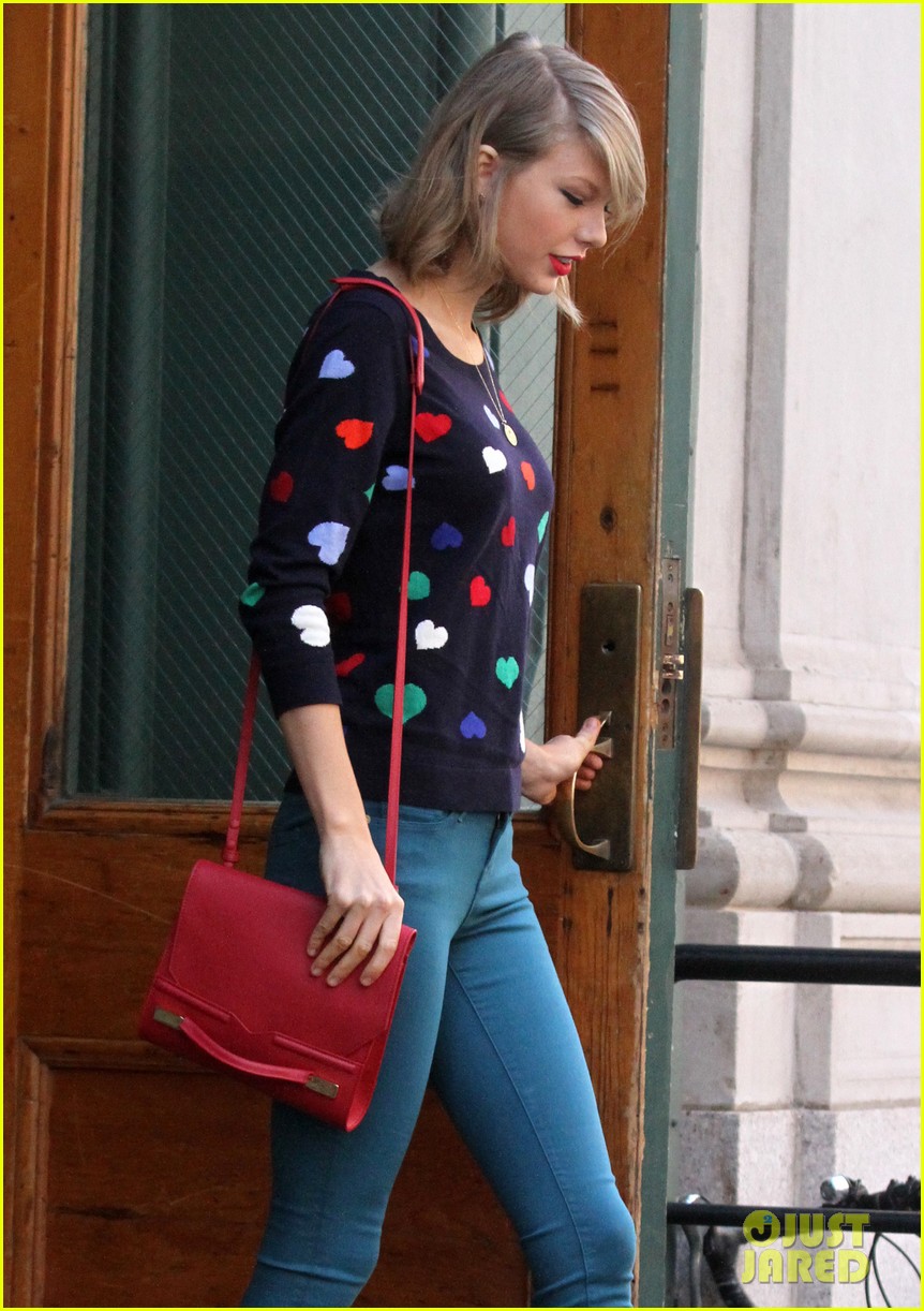 Taylor Swift Documented Her Surprise Trip to Fan's Bridal Shower in ...