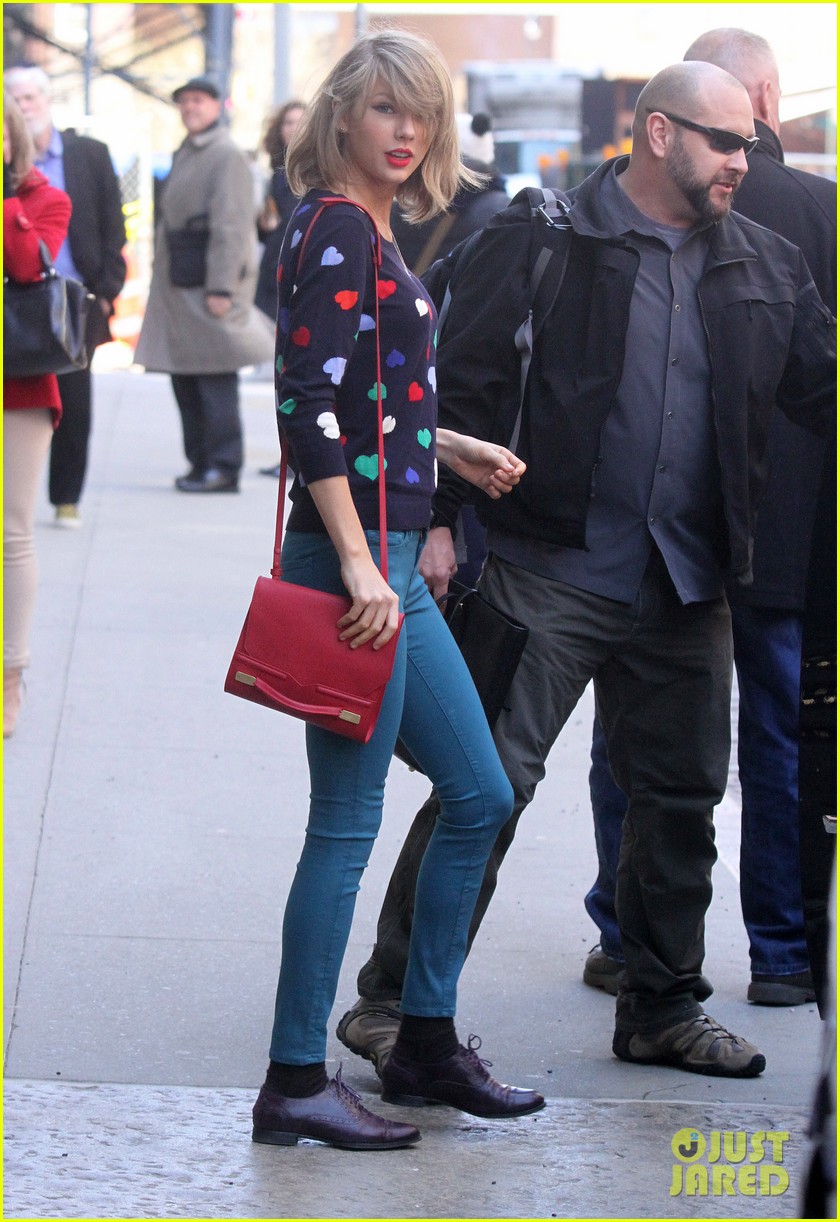 Taylor Swift Documented Her Surprise Trip to Fan's Bridal Shower in ...