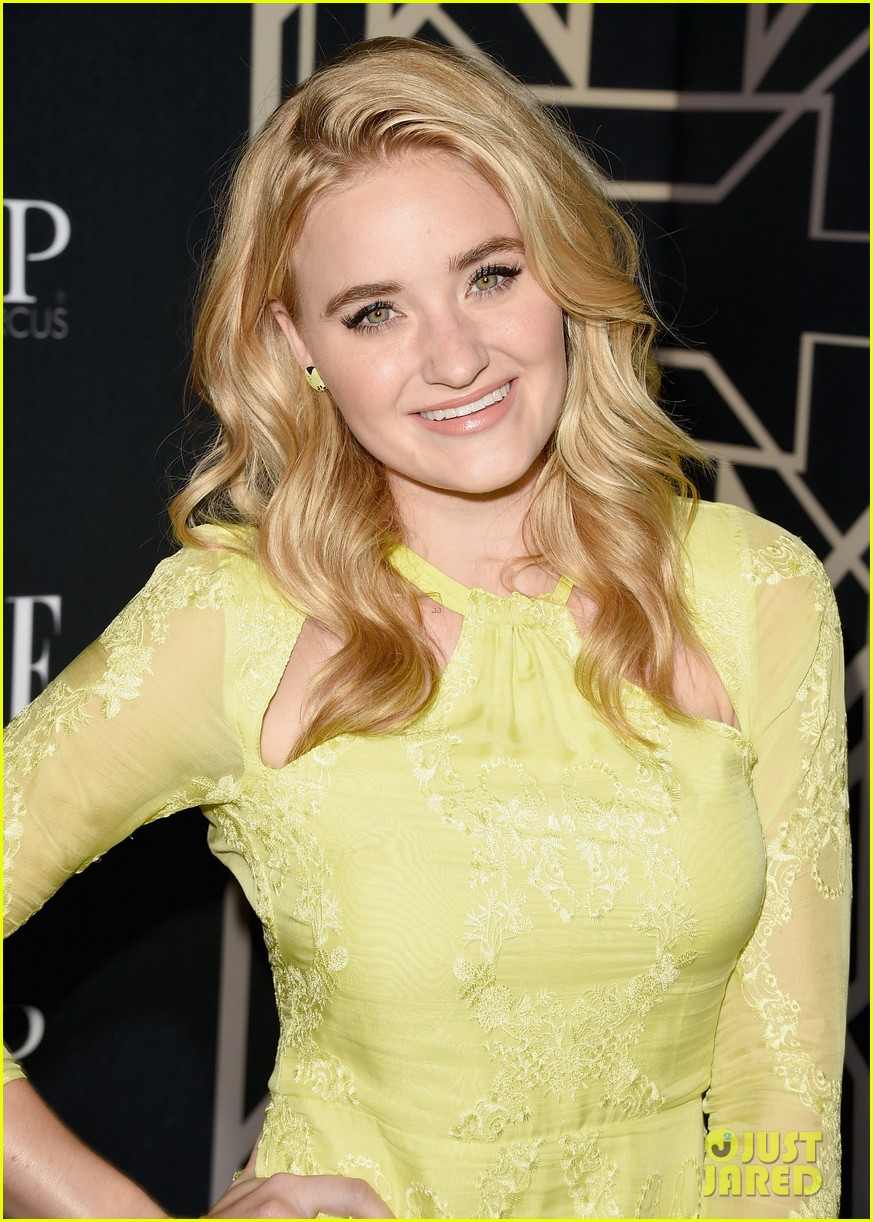 Shantel VanSanten Leaves the 'Gang' Behind for Night of Music!: Photo ...