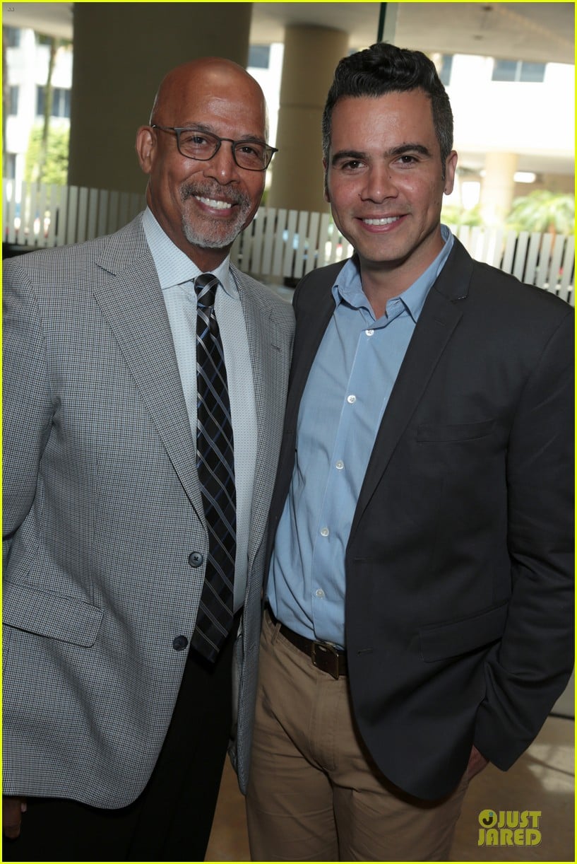 Jessica Alba Stuns as Mother of the Year at Mother's Day Luncheon ...