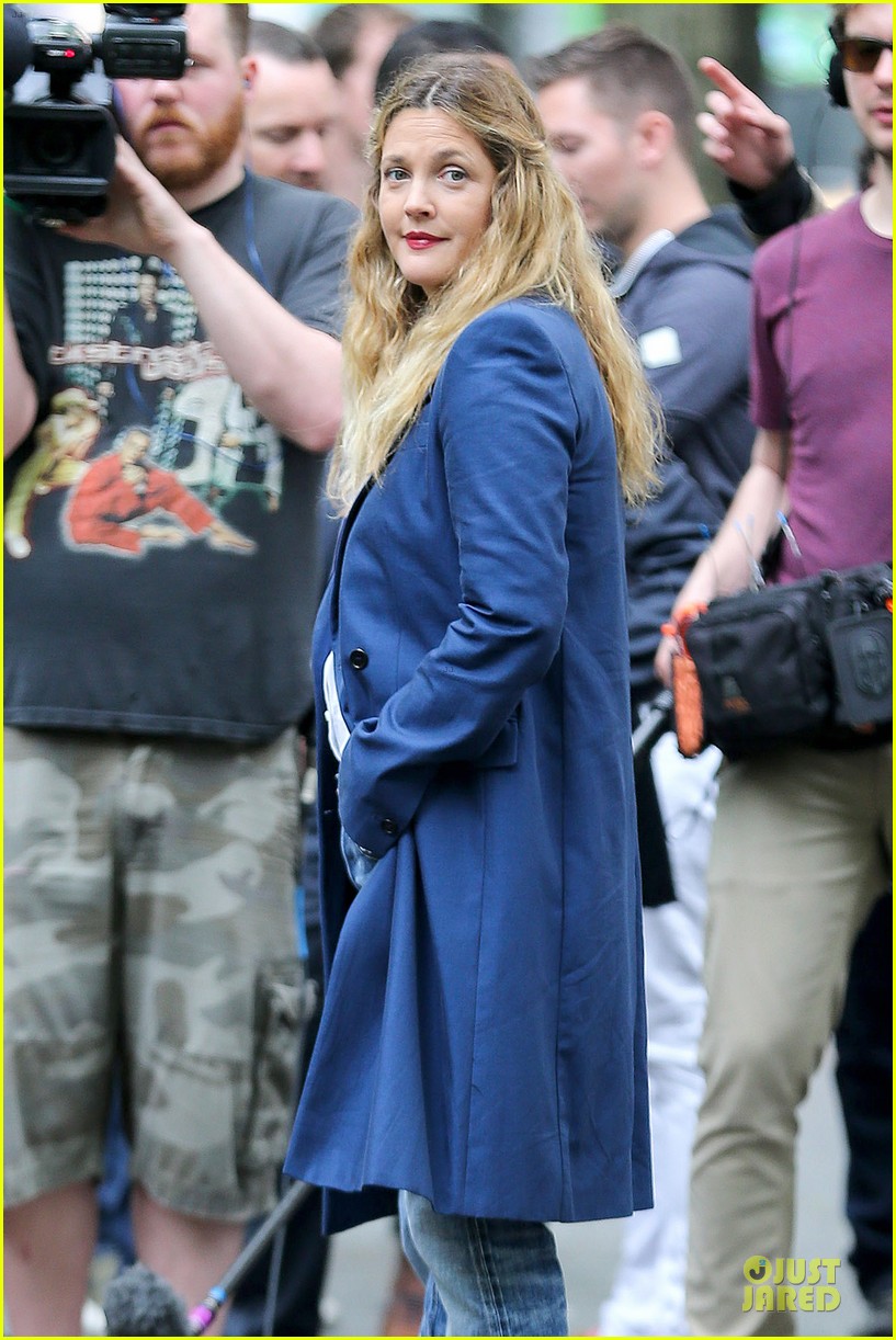 Drew Barrymore & Jimmy Fallon Switch Lips to Sing 'Grease' - Watch Now ...