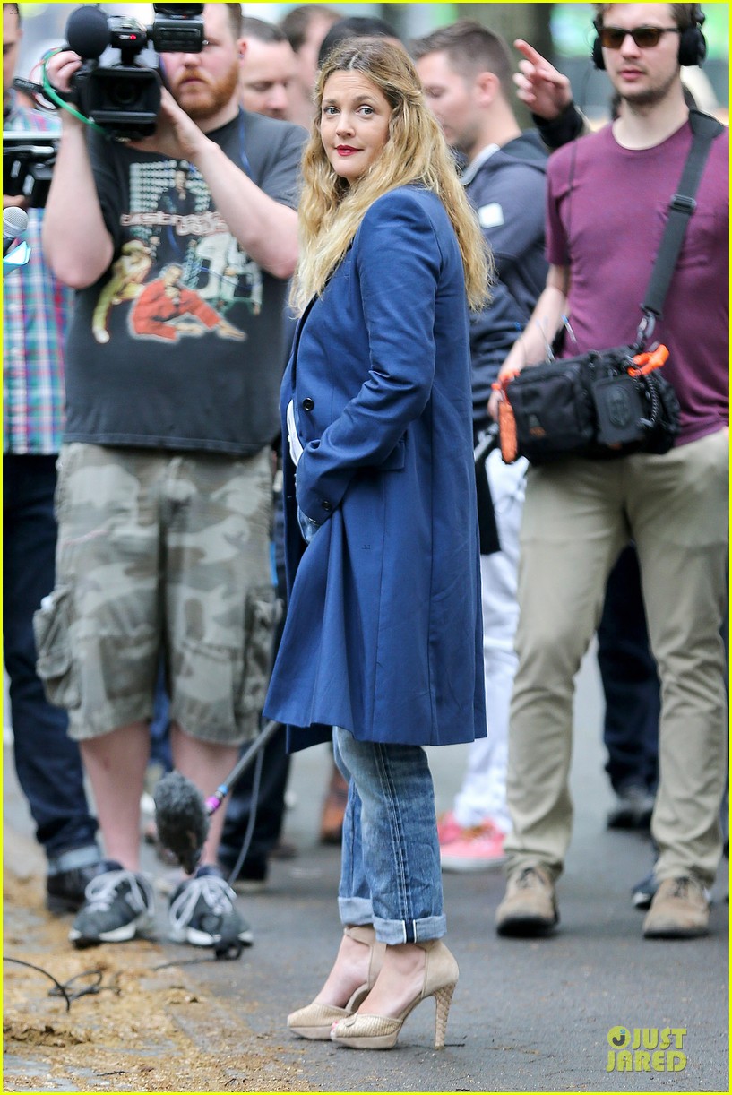 Drew Barrymore & Jimmy Fallon Switch Lips to Sing 'Grease' - Watch Now ...