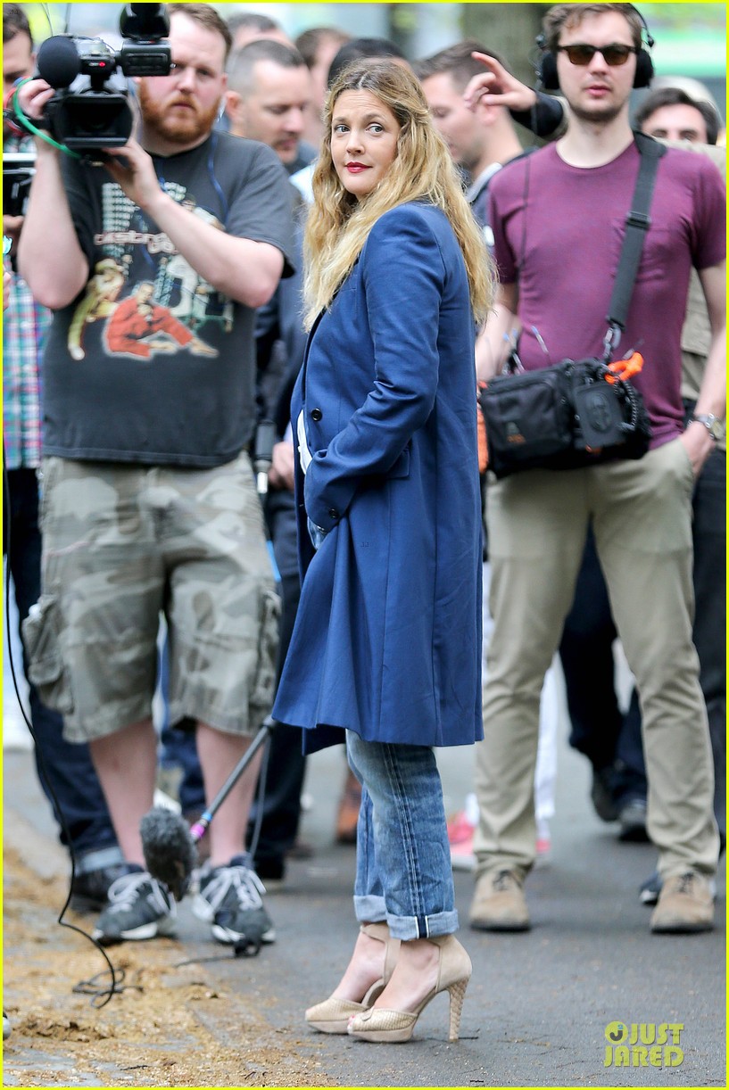 Drew Barrymore & Jimmy Fallon Switch Lips to Sing 'Grease' - Watch Now ...