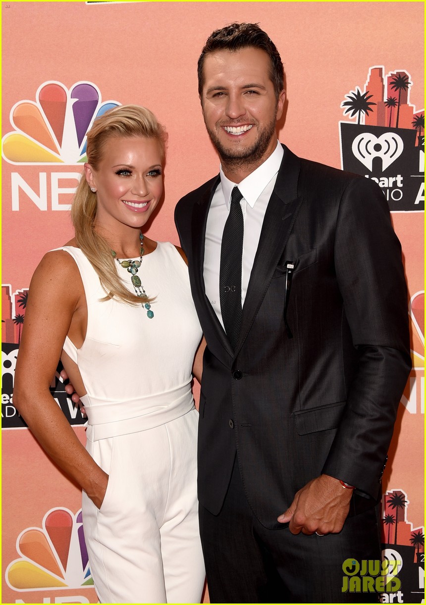 Luke Bryan & Wife Caroline Kiss at iHeartRadio Music Awards 2014: Photo ...