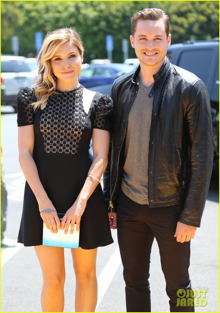 Sophia Bush Handcuffs Mario Lopez During 'Extra' Interview!: Photo ...