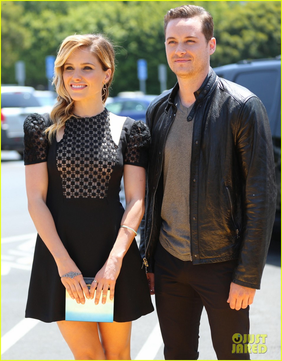 Sophia Bush Handcuffs Mario Lopez During 'Extra' Interview!: Photo ...