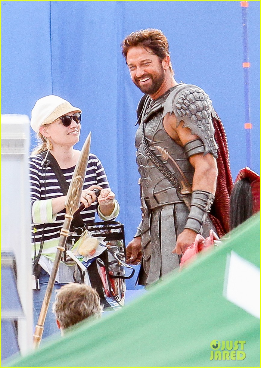 Gerard Butler Gets God-Like on the 'Gods of Egypt' Set: Photo 3122585 ...