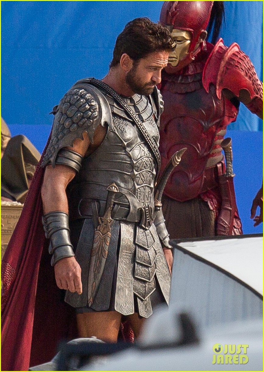 Gerard Butler Gets God-Like on the 'Gods of Egypt' Set: Photo 3122587 ...