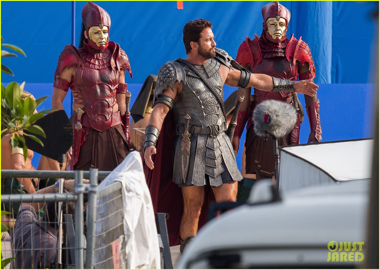 Gerard Butler Gets God-Like on the 'Gods of Egypt' Set: Photo 3122590 ...
