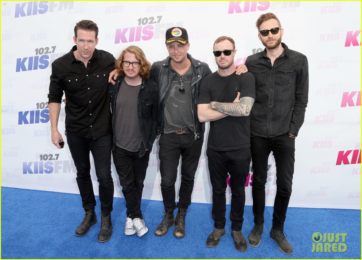 Cody Simpson Yells at People Leaving During Ed Sheeran's Wango Tango ...