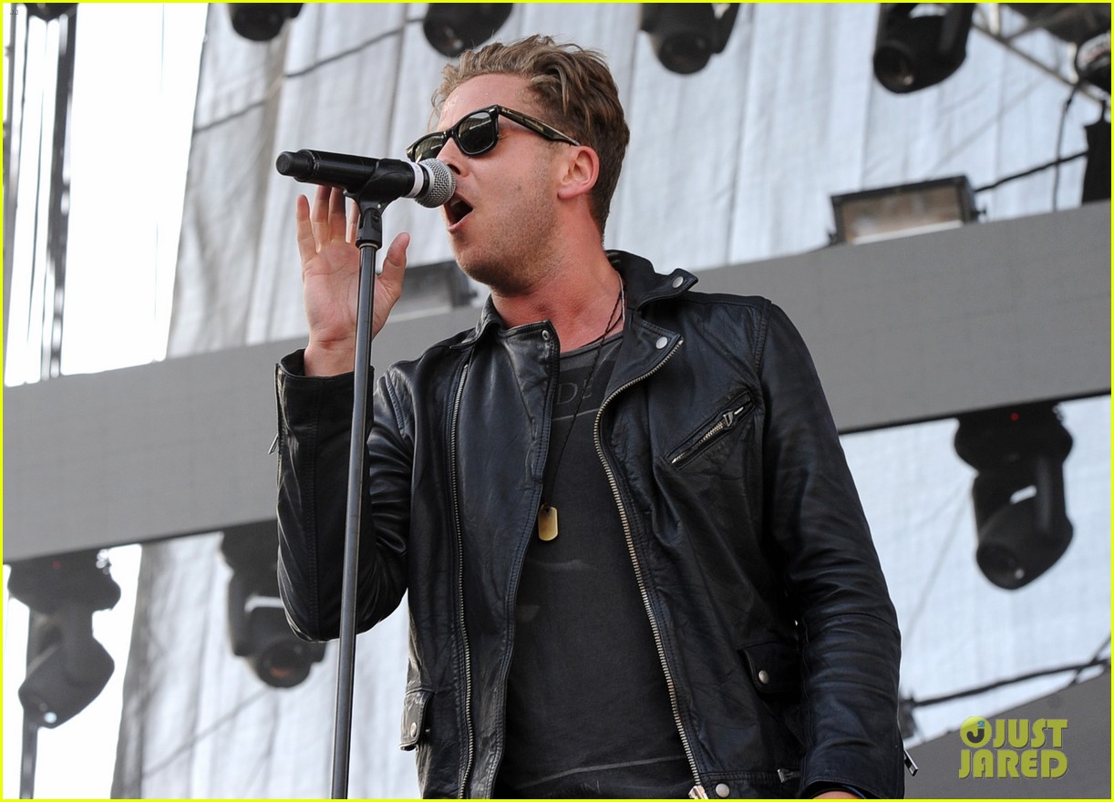 Cody Simpson Yells at People Leaving During Ed Sheeran's Wango Tango ...