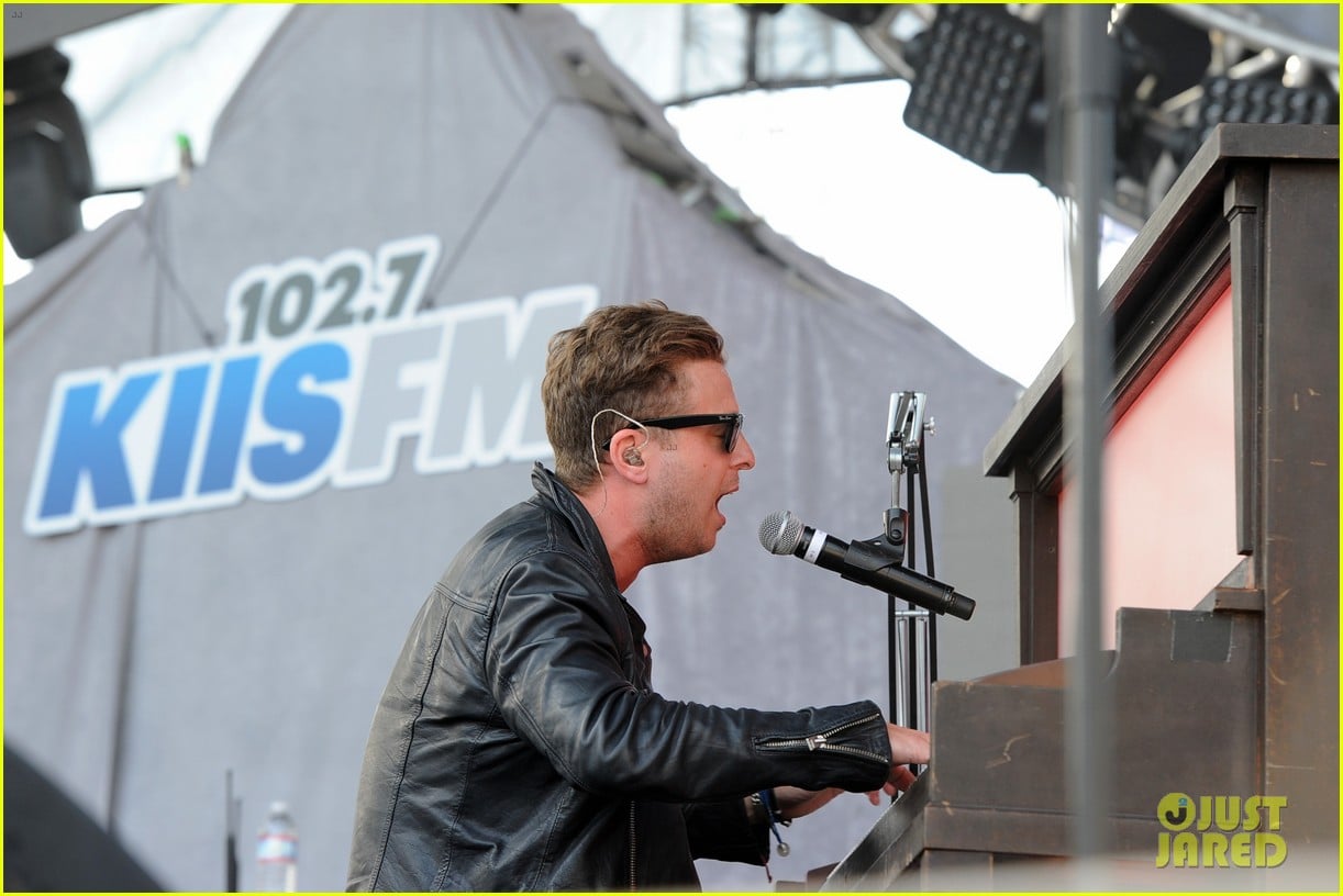 Cody Simpson Yells at People Leaving During Ed Sheeran's Wango Tango ...