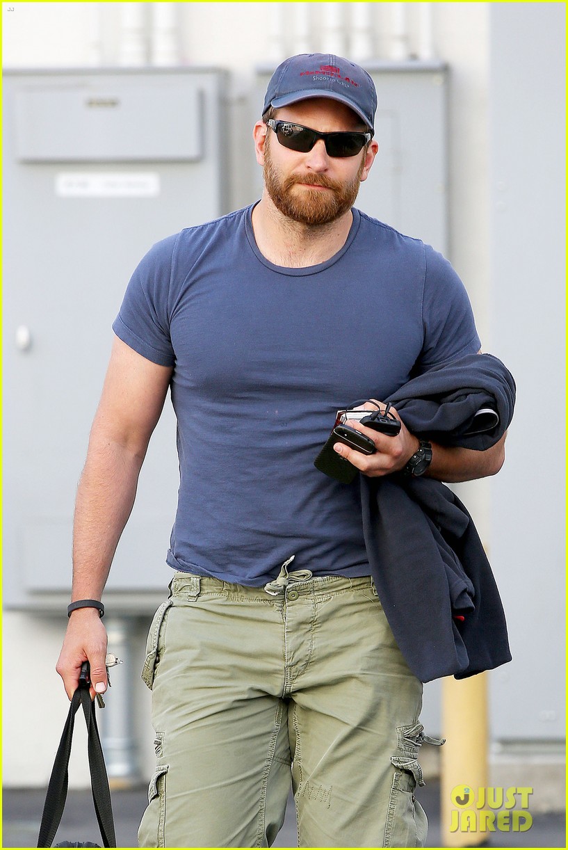 Bradley Cooper Shows Off His Super Beefed Up Body!: Photo 3103382 ...