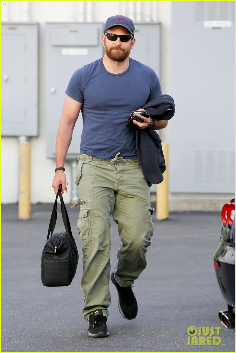 Bradley Cooper Shows Off His Super Beefed Up Body!: Photo 3103386 ...
